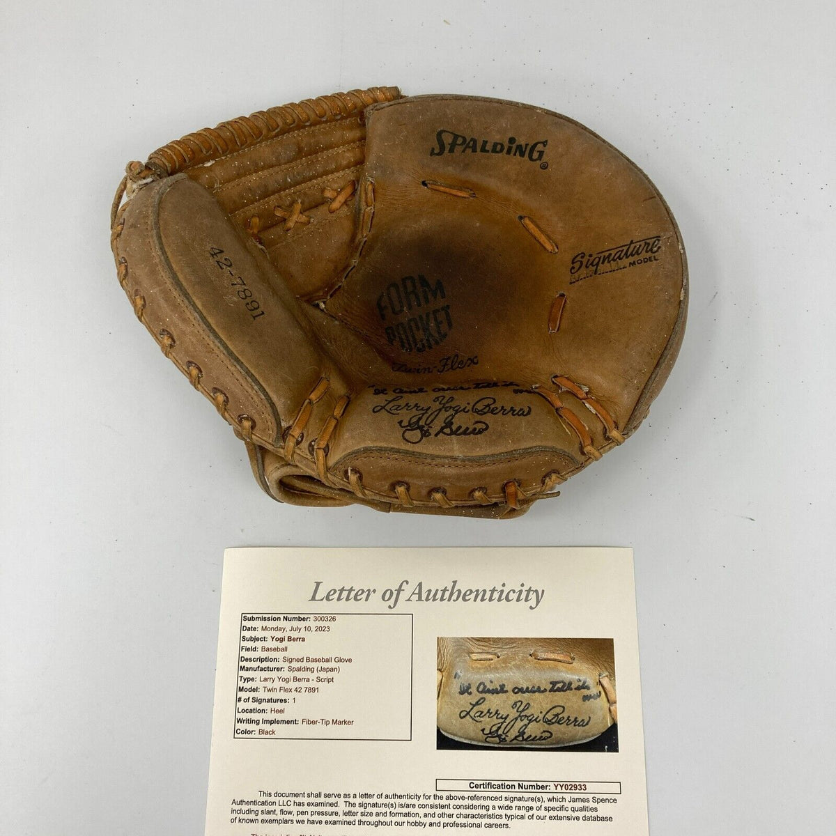 Yogi Berra It Ain't Over Till It's Over Signed 1950's Catcher's Mitt G ...